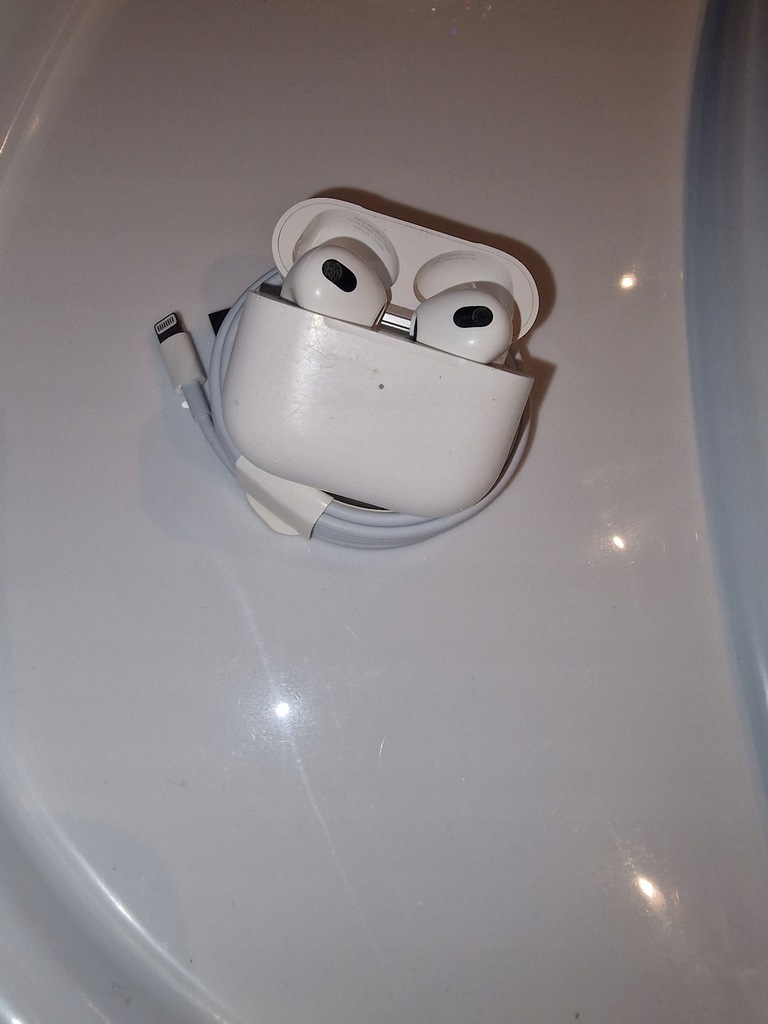 Słuchawki bezprzewodowe douszne AirPods Apple A2565 A2564 A2897 ...