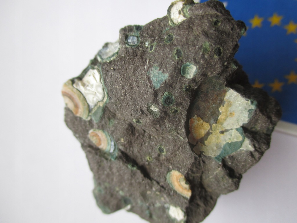 Midałowiec z geodami kwarcu --Melafir - 9085979151 - oficjalne archiwum ...