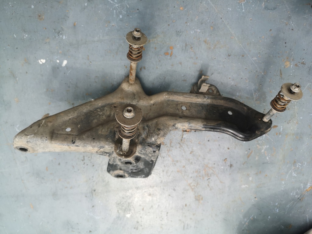 Mocowanie uchwyt kompresora airmatic Mercedes W221 - 12275847225 ...