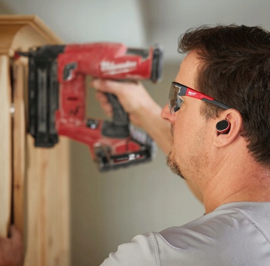 MILWAUKEE BEZPRZEWODOWE SŁUCHAWKI BLUETOOTH ETUI L4RLEPB-301 ...