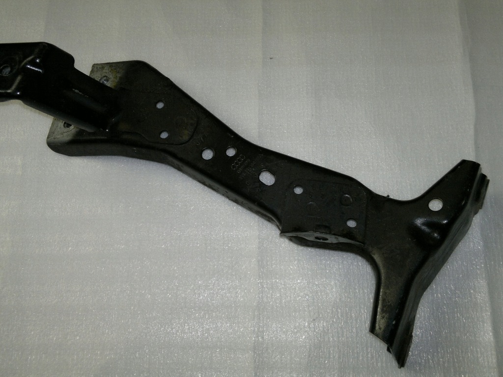 AUDI A3 8V PODPORA WSPORNIK BŁOTNIKA 8V0821135A - 11187179129 ...