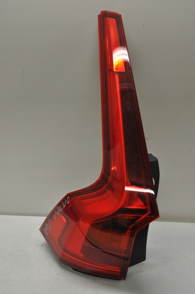 LAMPA LEWA TYLNA LEWY TYŁ VOLVO V90 32228008 - 9310335496 - oficjalne ...