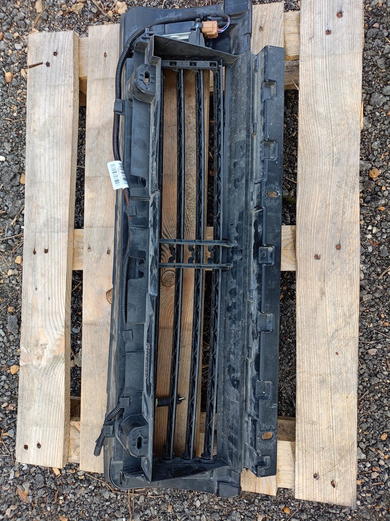 Żaluzja powietrza Dacia Duster II lift - 15677925368 - oficjalne ...