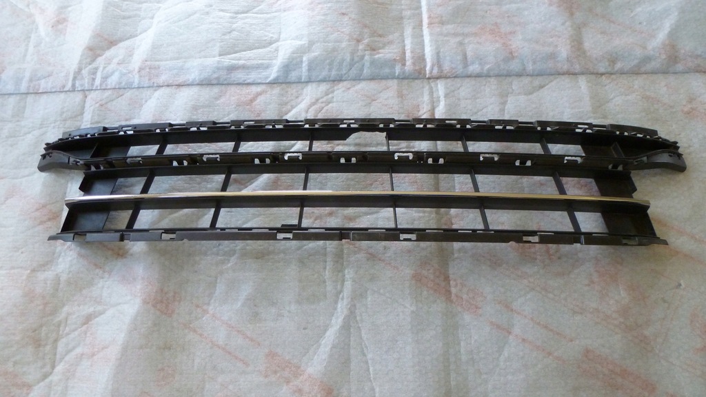 VW PASSAT B8 KRATKA ZDERZAKA ŚERODKOWA 3G0853671 - 10810005000 - oficjalne archiwum Allegro