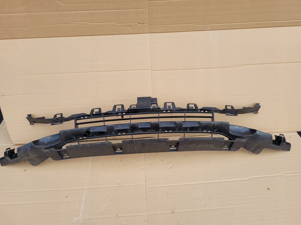 KRATKA ŚRODKOWA ZDERZAKA PRZÓD BMW F32 F36 - 12639876984 - oficjalne ...