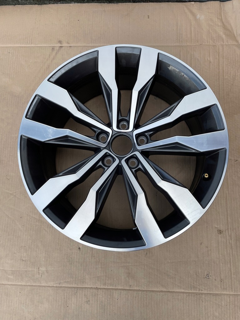 VW T-ROC FELGA ALUFELGA 19 ŁADNA 2GA601025F ORYG. - 12387176071 - oficjalne archiwum Allegro