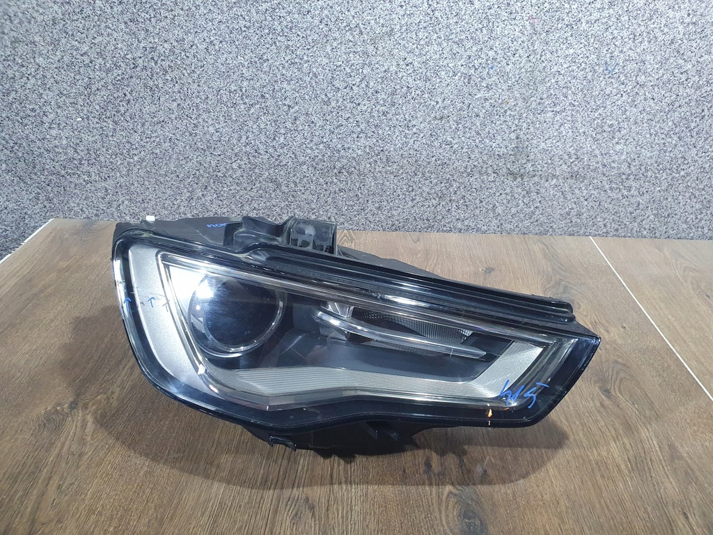 AUDI A3 8V LAMPA PRAWY PRZÓD 8V0941006C - 12571696345 - oficjalne archiwum Allegro