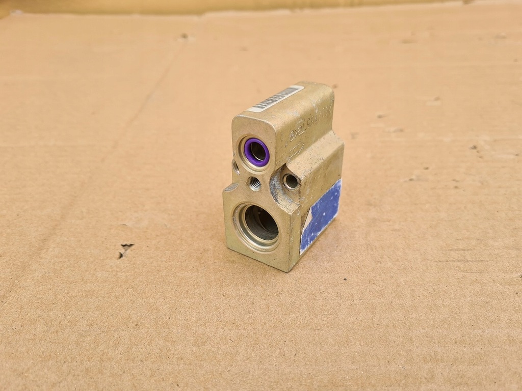 ZAWÓR ROZPRĘŻNY KLIMATYZACJI VW GOLF IV 662975A - 12425225612 ...