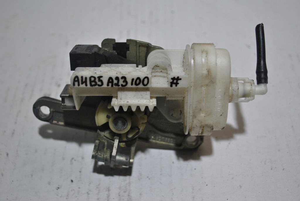 ZAMEK KLAPY BAGAZNIKA AUDI A4 B5 8D0862055 - 13769927525 - oficjalne archiwum Allegro