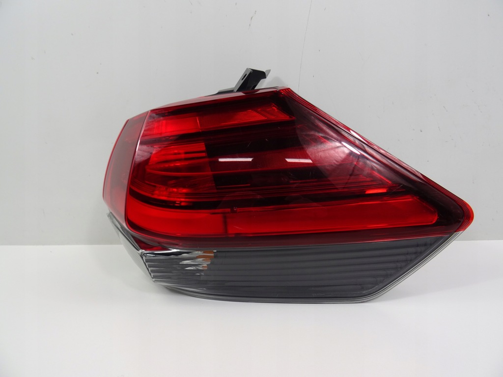 NISSAN X-TRAIL T32 LIFT LAMPA TYŁ PRAWA TYLNA - 11813671998 - oficjalne ...