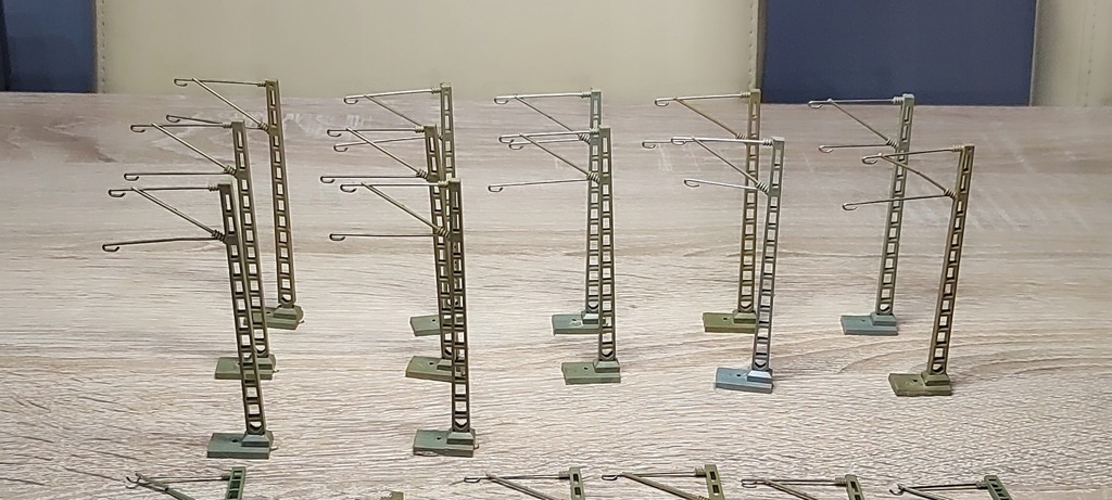 Marklin system trakcji napowietrznej słupy trakcyjne 26 szt skala H0 # ...