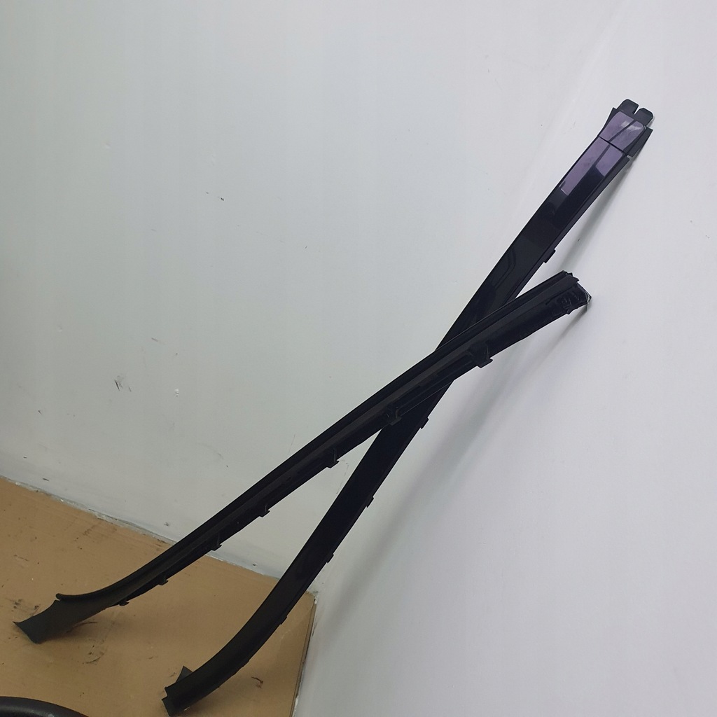 Mercedes-GLC A2536902903 LISTWA SZYBY PRAWA - 12912442340 - oficjalne ...