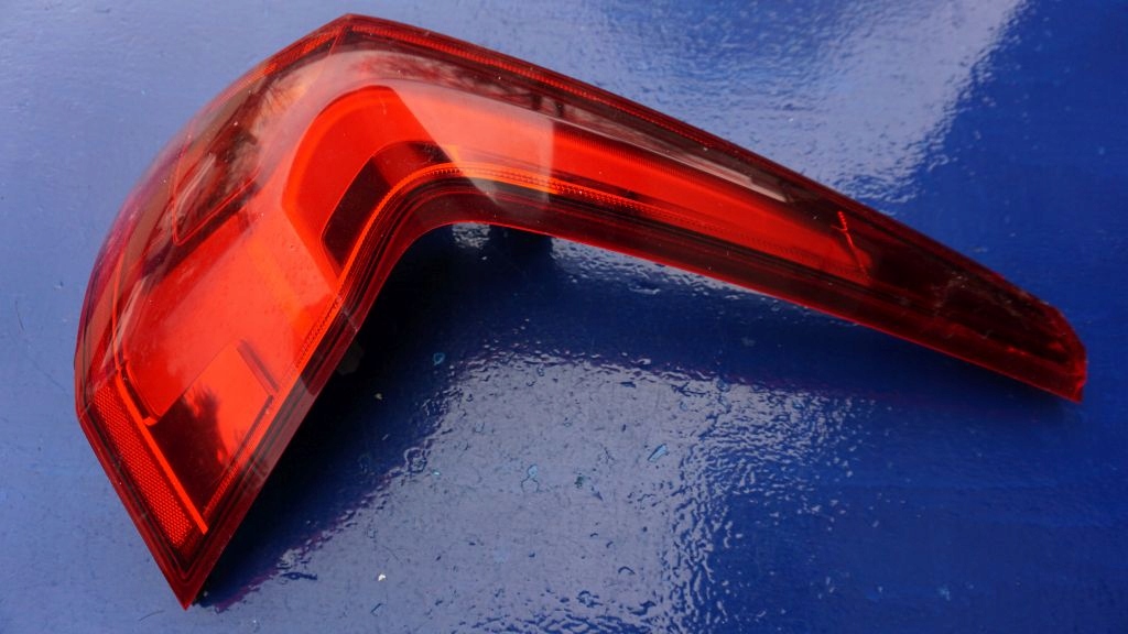 VOLVO V90 CC - TYLNA LAMPA PRAWA - 15215703358 - oficjalne archiwum Allegro