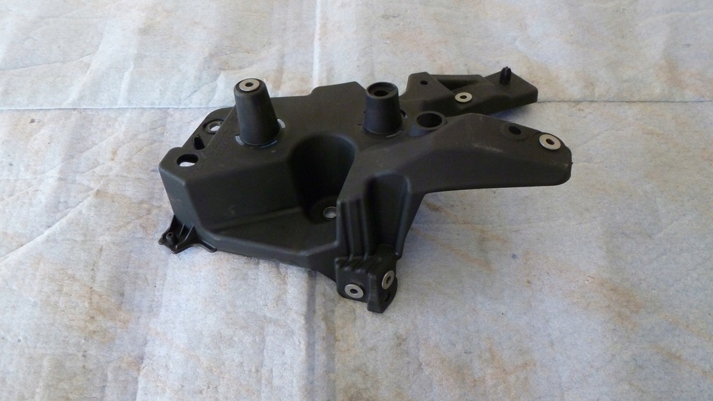 VOLVO XC60 II MOCOWANIE BŁOTNIKA PRAWE 32288929 - 12864248257 ...