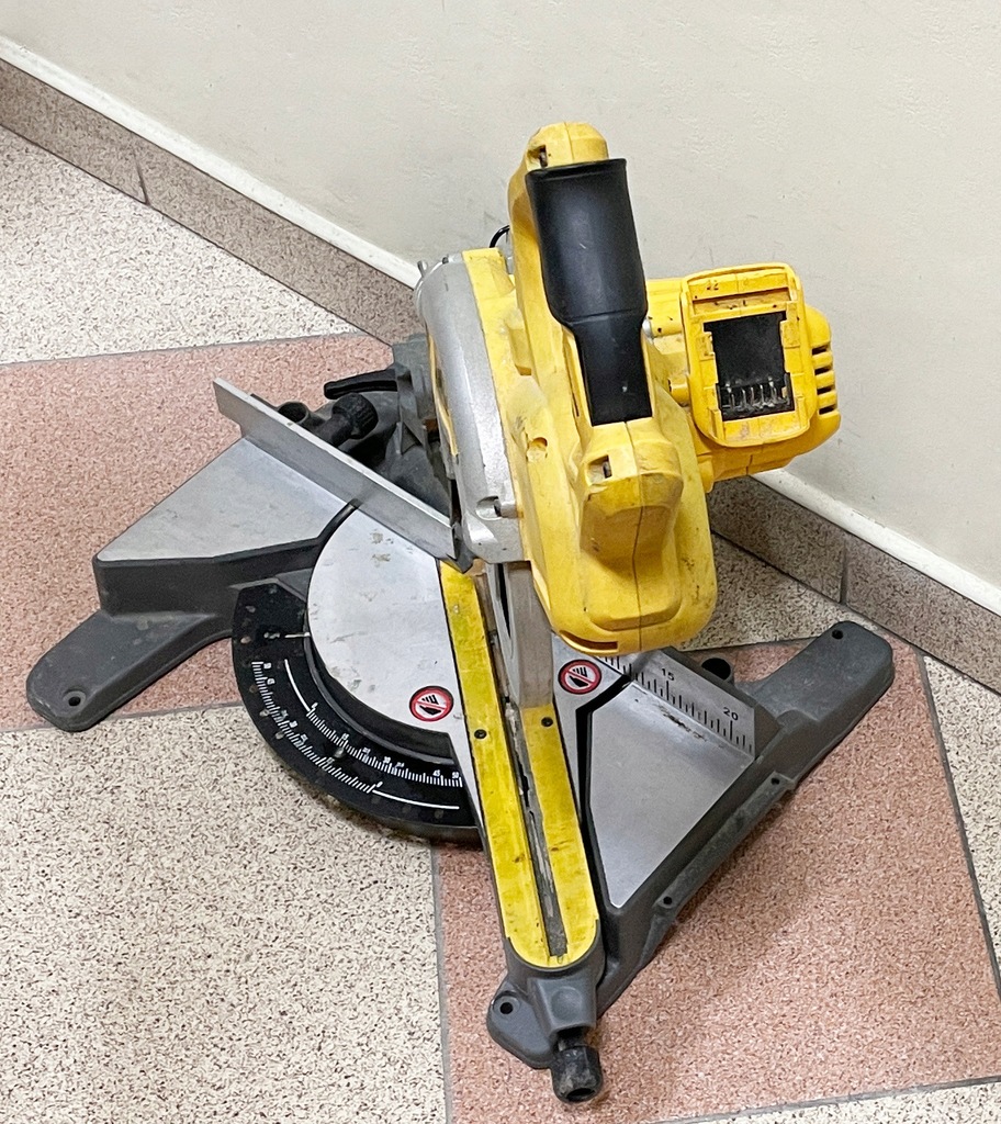 Piła ukośnica DeWALT DCS777 - 14444513049 - oficjalne archiwum Allegro