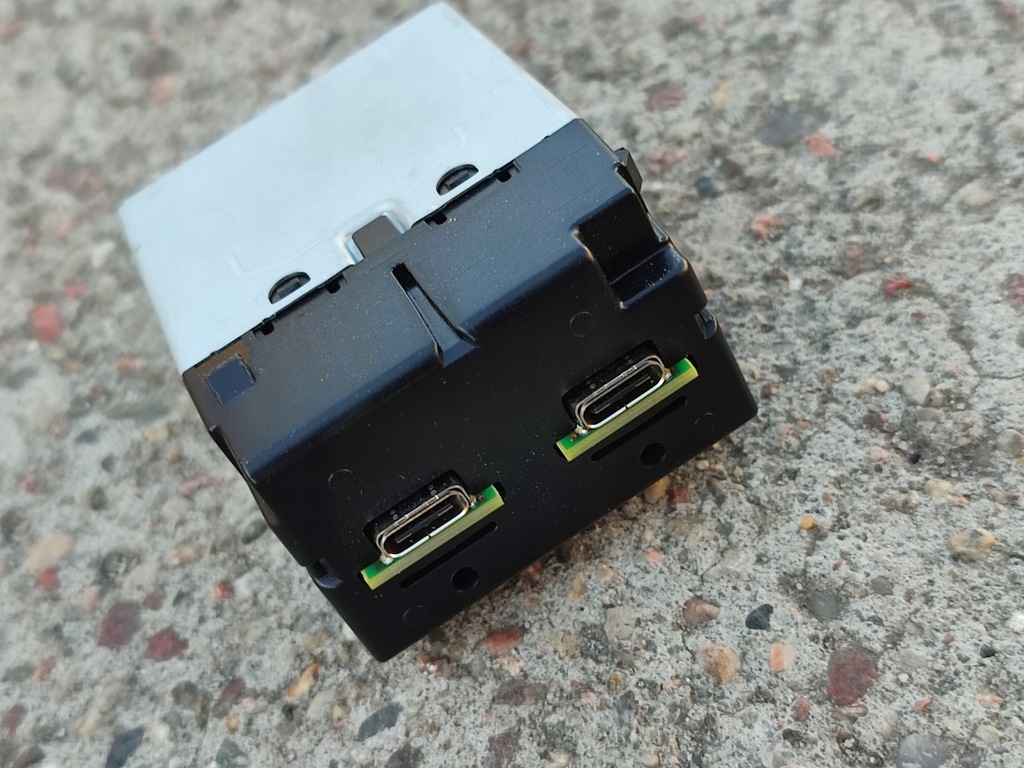 Volvo XC60 II XC40 port gniazdo panel USB-C złącze - 13690306250 ...