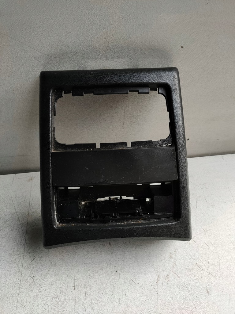 OBUDOWA RAMKA TYLNEGO TUNELU 7118049 BMW E90 E91 - 13701469905 ...