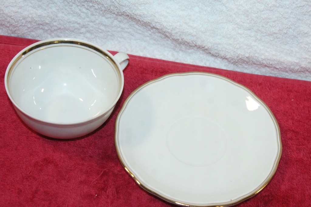 PIĘKNA FILIŻANKA Z OTOCZKĄ ZŁOTĄ- KAHLA 1937-1957 - 12572257040 - oficjalne archiwum Allegro