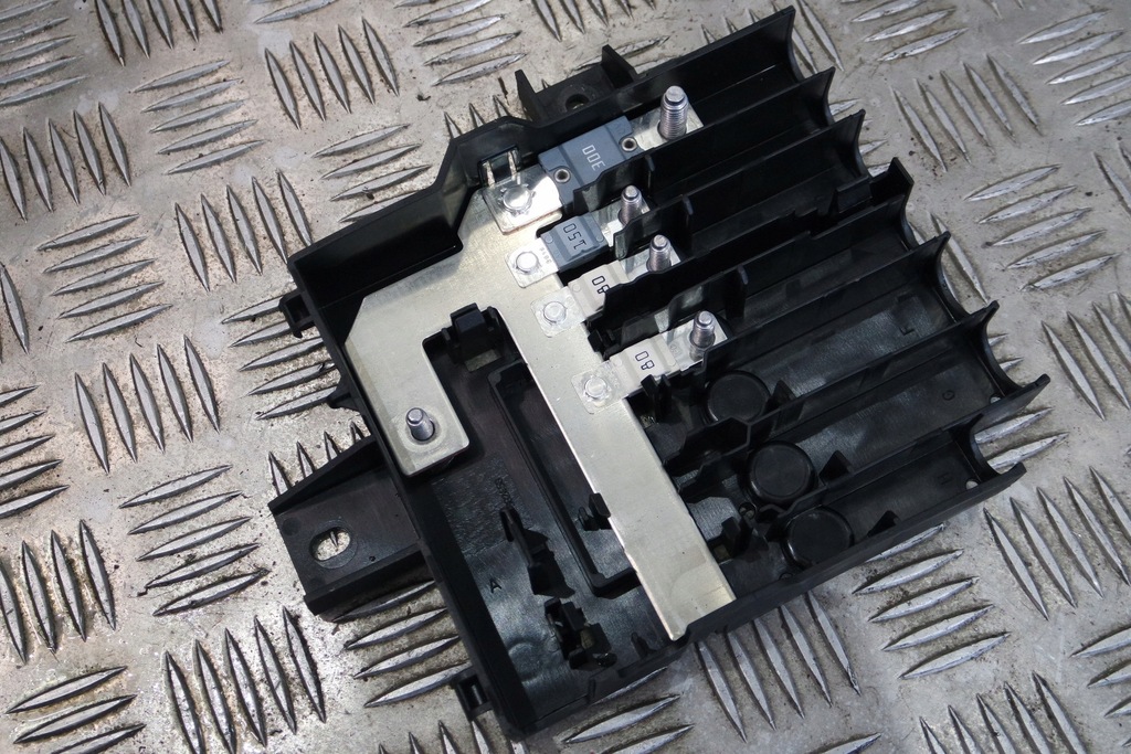 AUDI Q8 Q7 ROZDZIELACZ PRADU 4M0937513J - 9193776490 - oficjalne ...