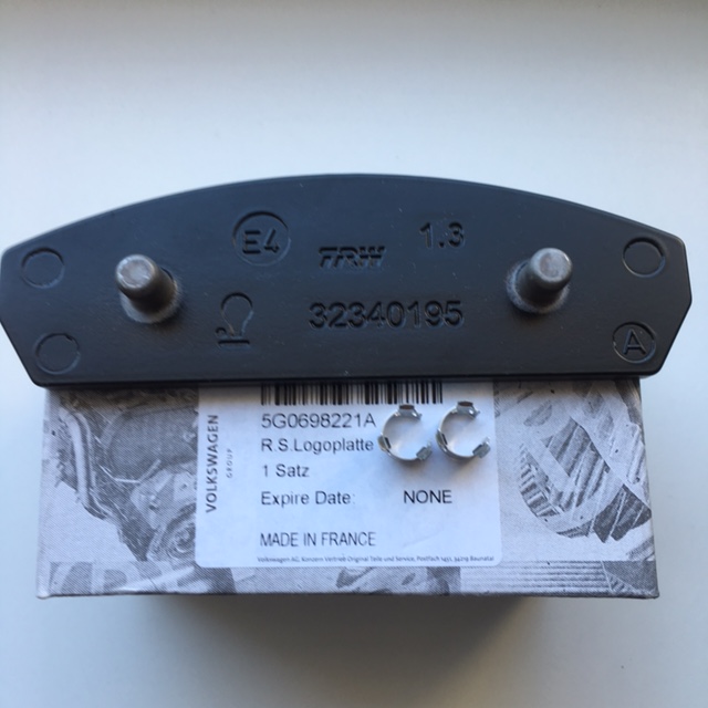 Blenda zacisku hamulcowego R line Golf 5G0698221A - 7542353378 ...