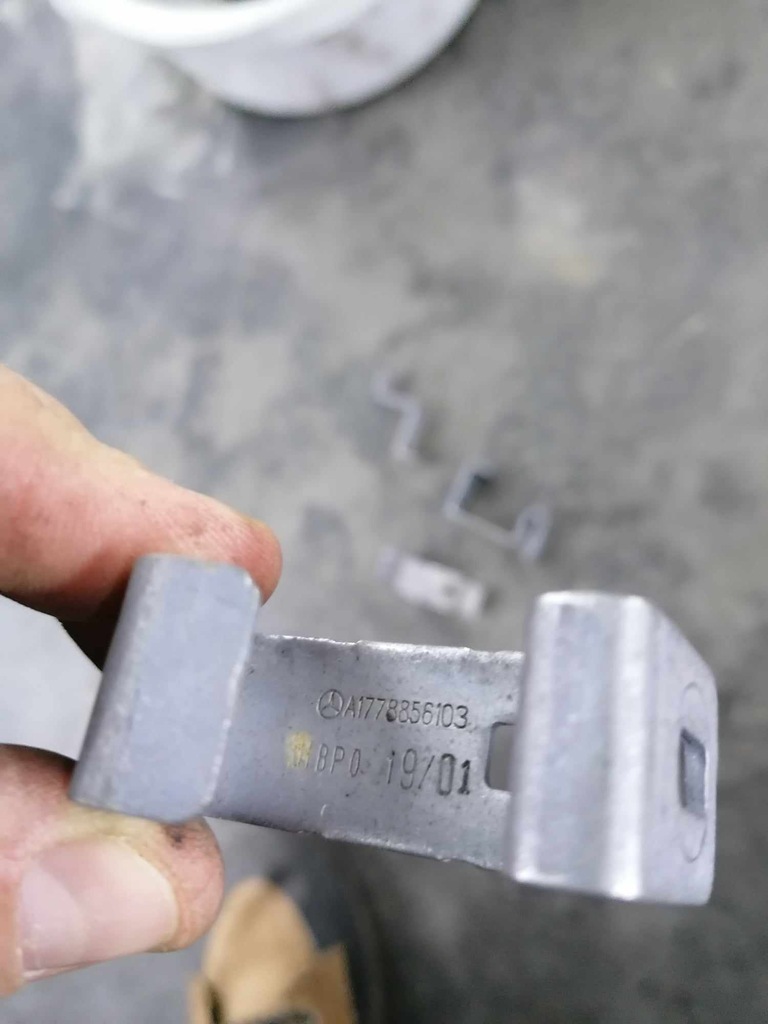 Mocowania,wieszaki żaluzji pasa Mercedes A W177 A1778850303,A1778856103 ...