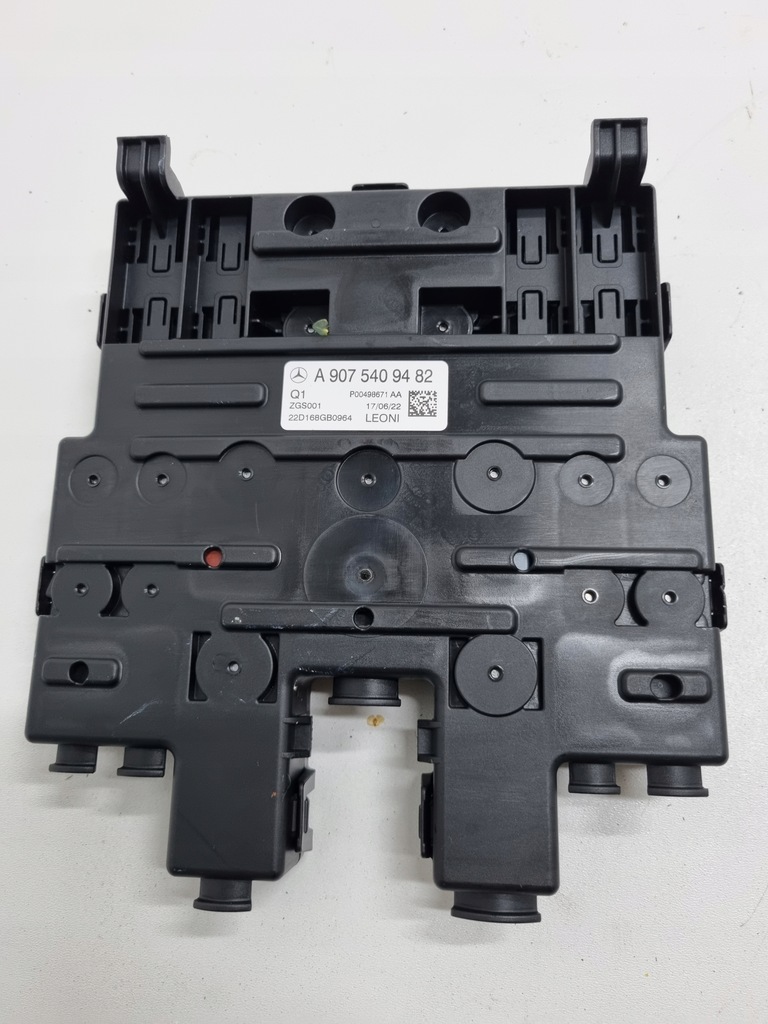 MERCEDES SPRINTER 907 SKRZYNKA BEZPIECZNIKÓW - 13159995098 - oficjalne archiwum Allegro