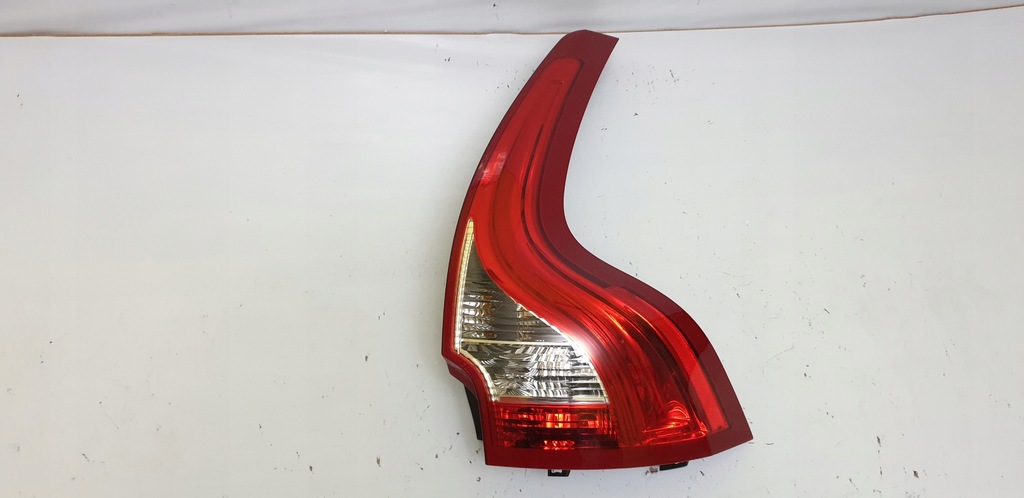 VOLVO XC60 LIFT LAMPA TYŁ PRAWA 31323035 L90007893 - 12950571561 ...