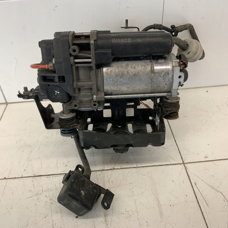 Kompresor zawieszenia pompka AUDI Q7 4M 19r - 13867316318 - oficjalne archiwum Allegro