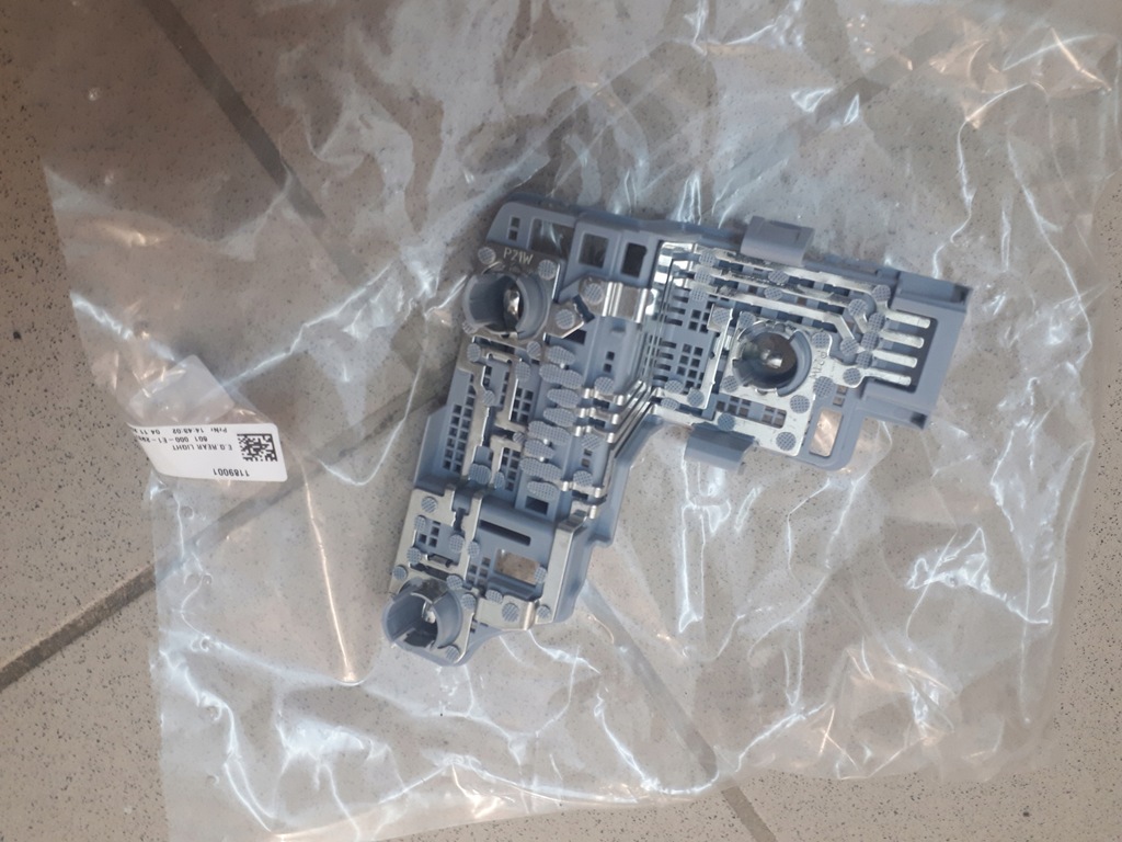 MERCEDES W 204 LIFT WKŁAD LAMPY NOWY ORYGINAŁ - 13133999880 - oficjalne ...