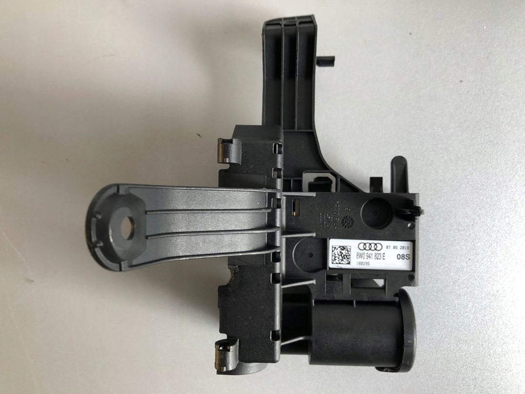 AUDI A4 8W ROZDZIELACZ PRĄDU 8W0941823E F-VAT - 7700248689 - oficjalne ...