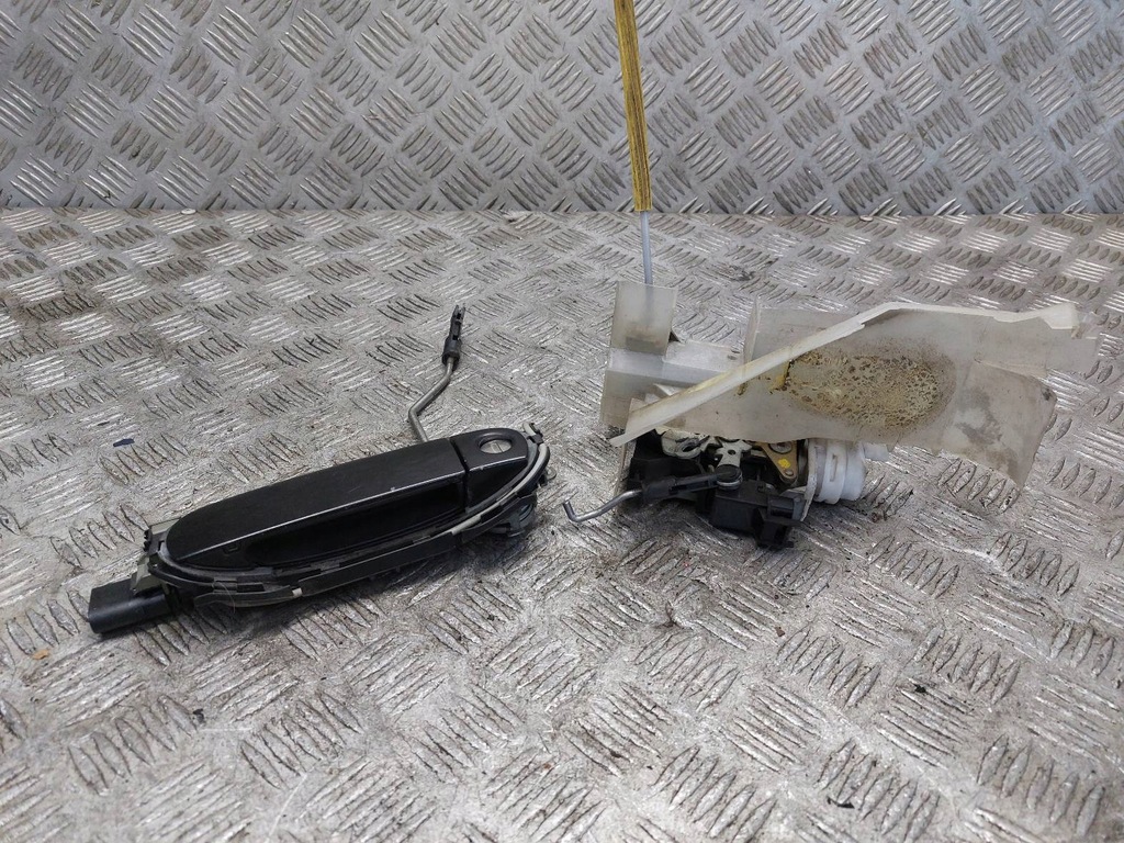 ZAMEK DRZWI LEWY PRZÓD + KLAMKA AUDI A3 8L LIFT 3D - 12276587736 - oficjalne archiwum Allegro