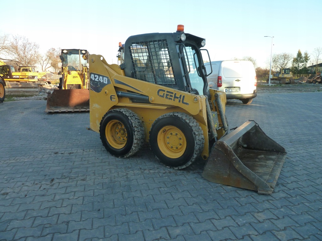 Miniładowarka GEHL SL 4240,JCB,Case - 8201833532 - oficjalne archiwum ...