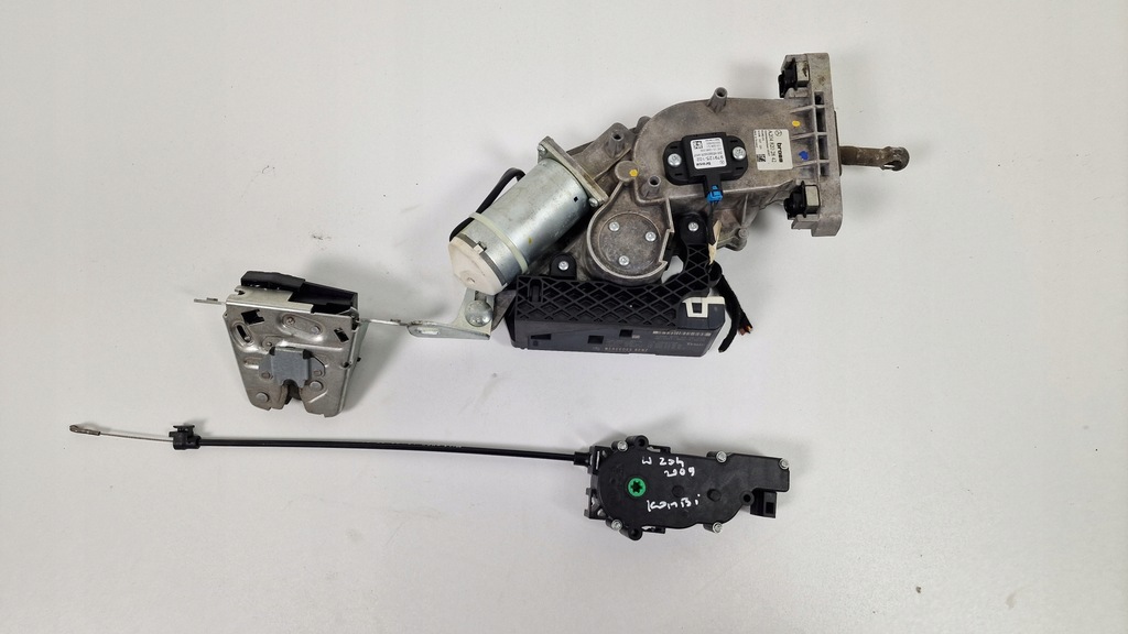 MERCEDES W204 KOMBI ZAMEK DOCIĄG TYLNEJ KLAPY - 13298037300 - oficjalne ...