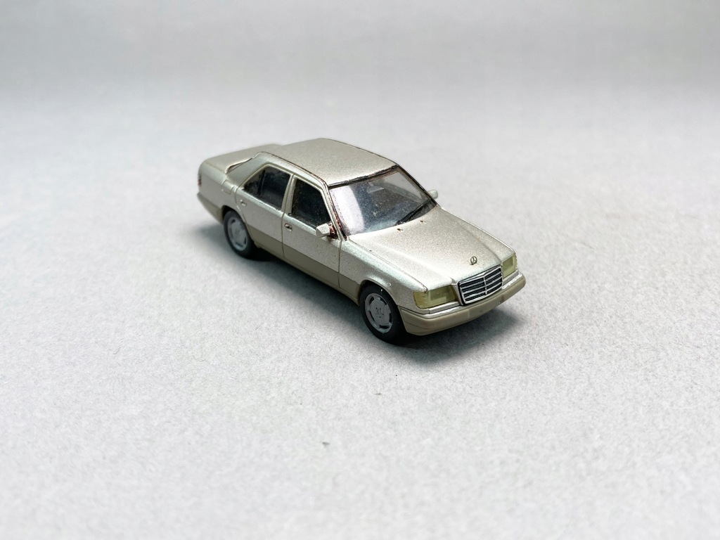 Mercedes Benz E320 W124 sedan - ŁADNY - Herpa 1:87 - 13867827259 - oficjalne archiwum Allegro