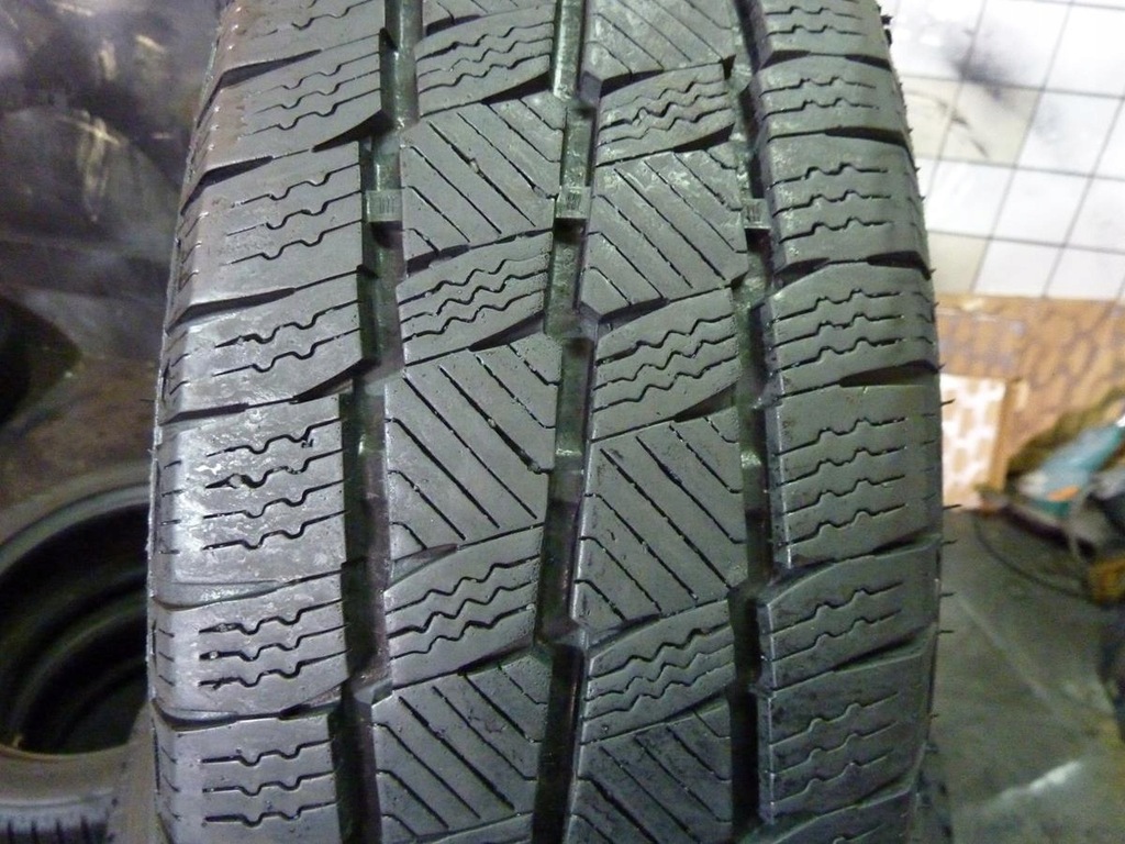 Opona używana BUS ZIMA 205/65R16C SUNFULL P1063 - 11543487182 - oficjalne archiwum Allegro