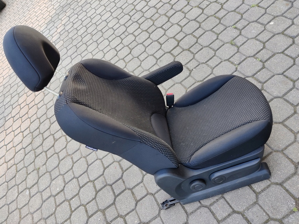 FOTEL PRAWY + PODŁOWIETNIK NISSAN NOTE E11 - 10765714982 - oficjalne archiwum Allegro