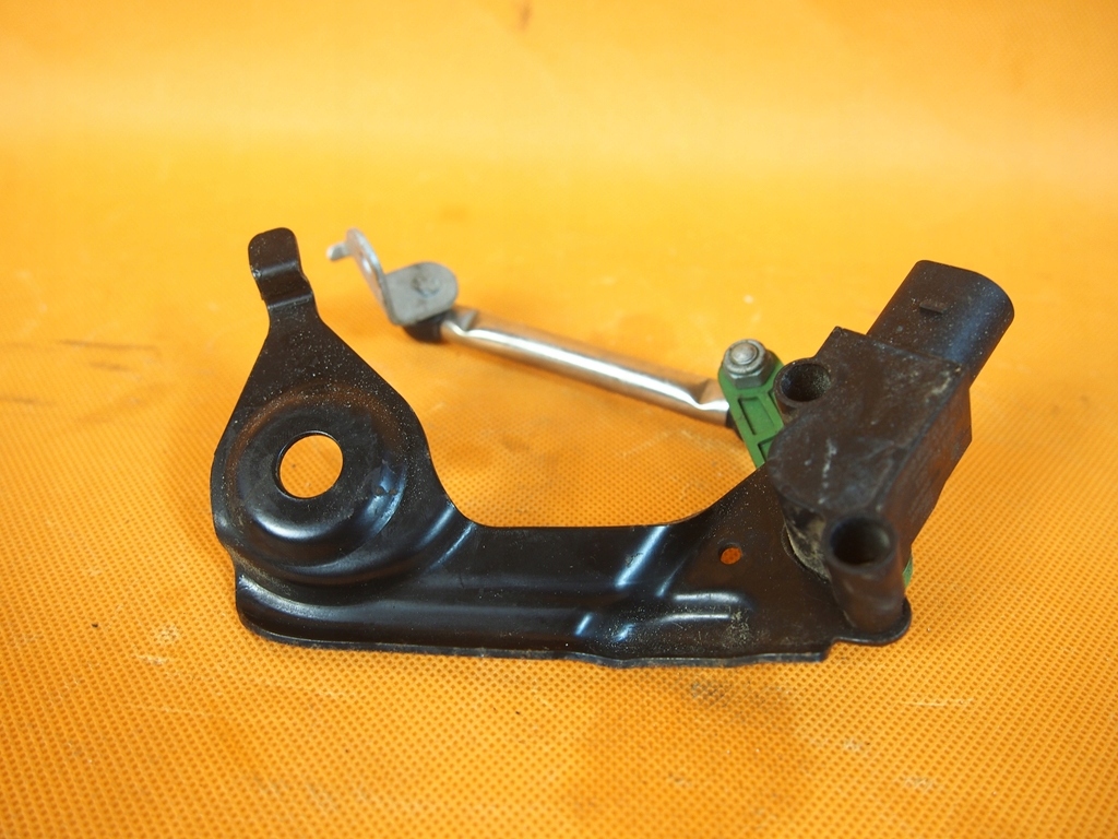 Audi A5 8T Czujnik Poziomowania Uchwyt LEWY 20KM - 12601035291 ...