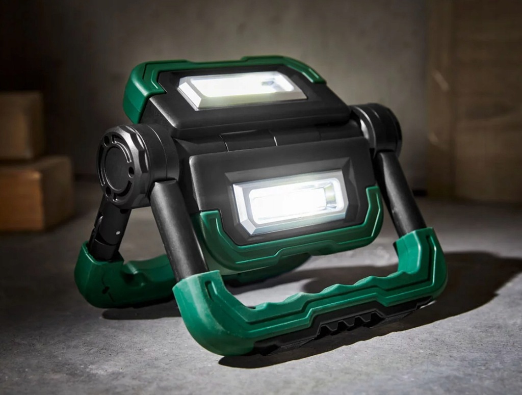 PARKSIDE Regulowany reflektor LED funk. powerbank - 12100959233 ...