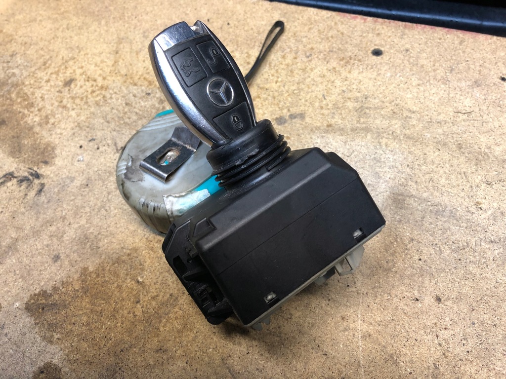 MERCEDES W212 STACYJKA KLUCZYK A2129056901 - 10421047487 - oficjalne ...