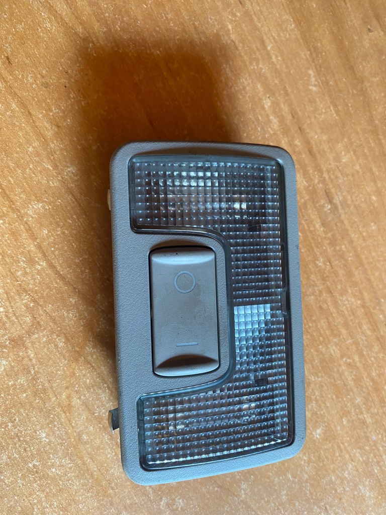 Lampka kabinowa tylna Audi 4B9947123 - 10925986376 - oficjalne archiwum ...