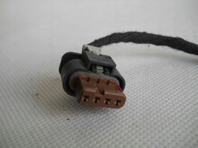 KOSTKA ELEKTRYCZNA WTYCZKA VW AUDI 4H0973704A - 8372134123 - oficjalne ...