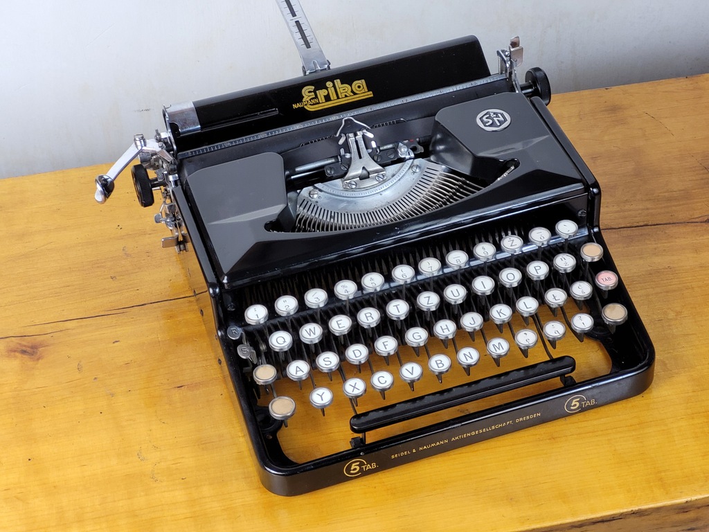 UROCZA MASZYNA DO PISANIA ERIKA 5 POLSKA CZCIONKA - 13402534804 ...