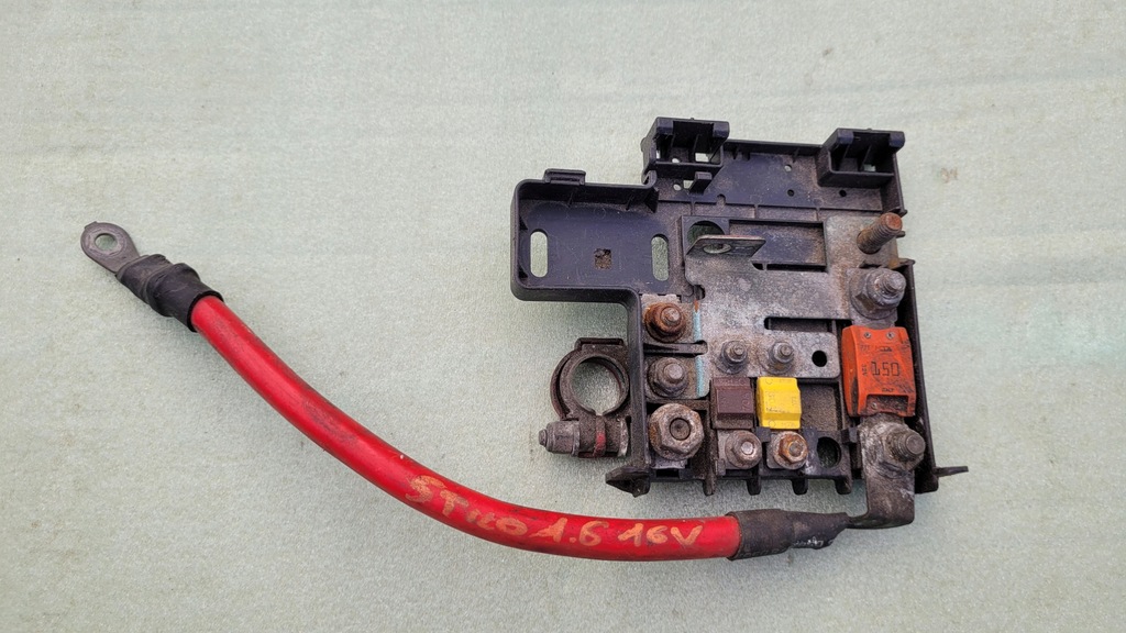 FIAT STILO SKRZYNKA BEZPIECZNIKÓW KLEMA PLUSOWA - 12636175122 - oficjalne archiwum Allegro