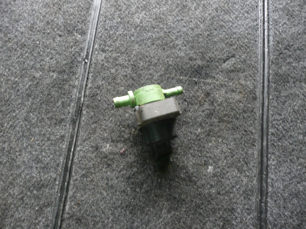 ZAWÓR PODCIŚNIENIA MERCEDES W203 1.8K 0004703293 - 7018125797 ...