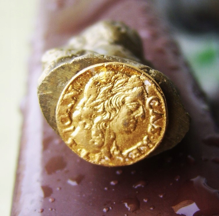 FIGURKA BUDDY Z MOSIĄDZU ZE ZŁOTĄ MONETĄ?-WYKOPKI - 13133963810 - oficjalne archiwum Allegro