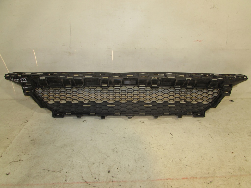 KRATKA ATRAPA ZDERZAKA MERCEDES C W205 AMG LIFT - 12792253822 ...