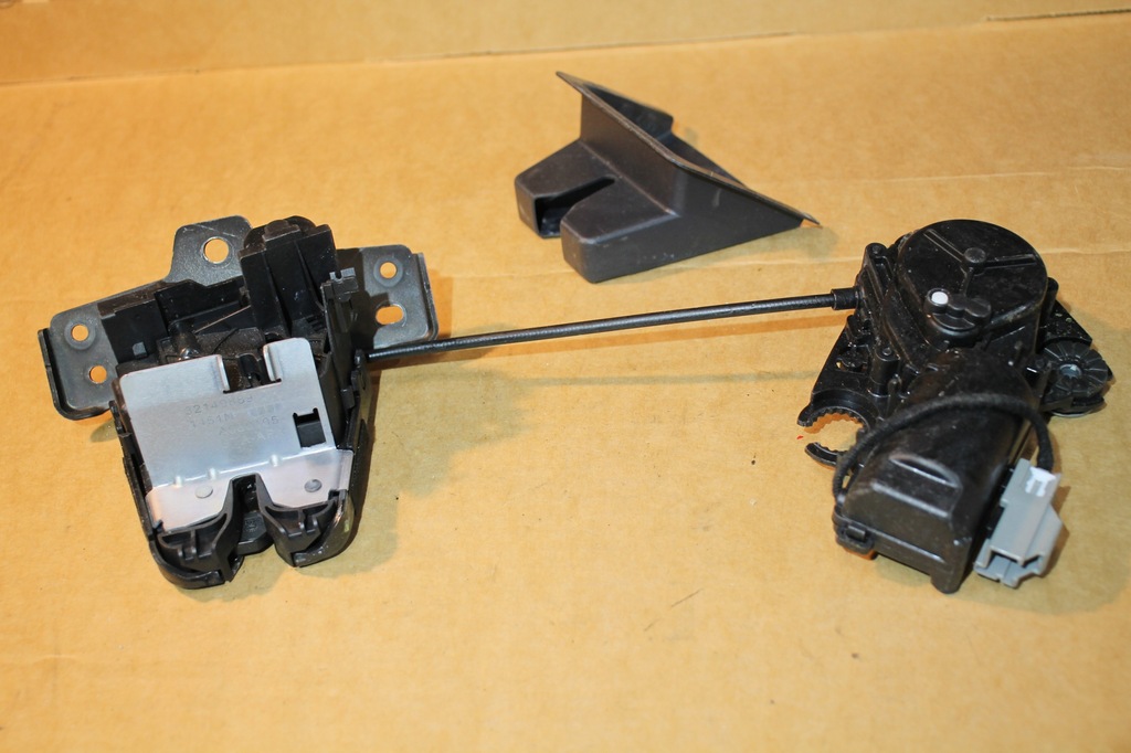 VOLVO XC60 XC40 V60 S60 XC90 V90 S90 ZAMEK KLAPY BAGAŻNIKA 32149889 ...