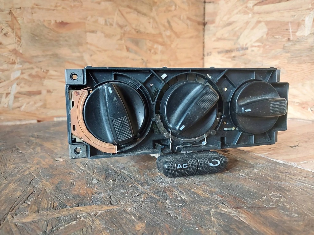 Panel nawiewu klimatyzacji VW Passat B4 3A0819045C 3A0820045A ...