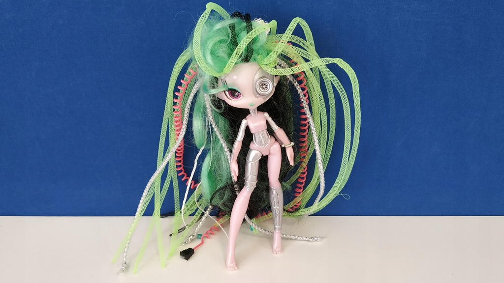 Lalka Novi Stars Curl N' Coil - Roe Botik - 13029128165 - oficjalne ...