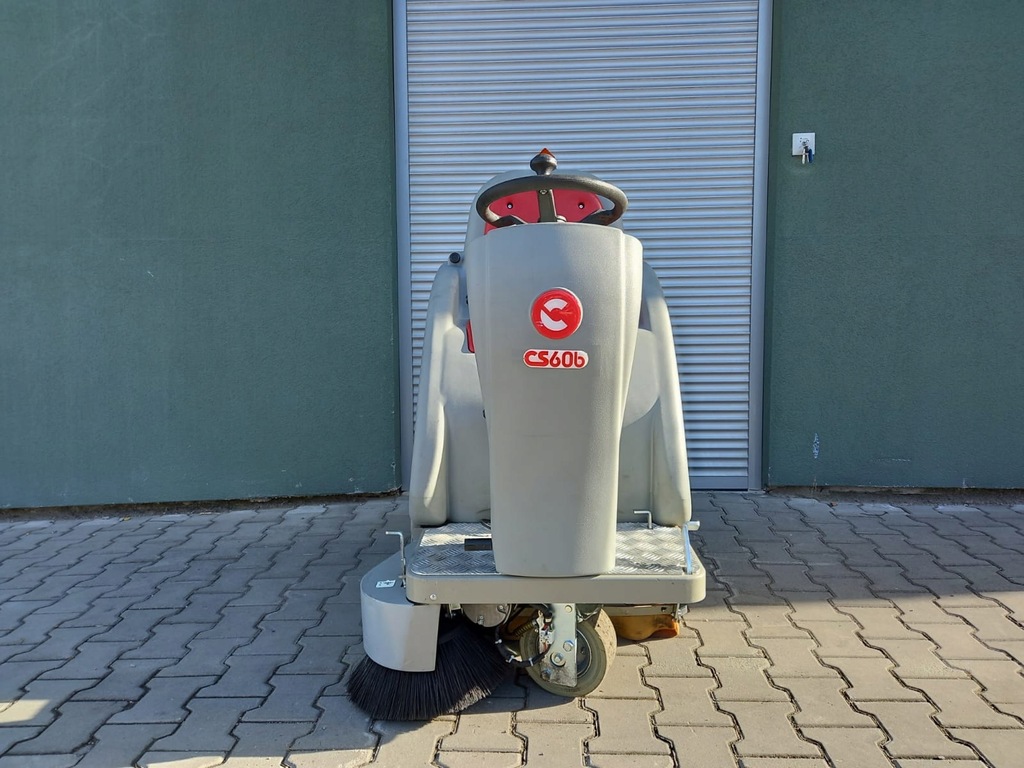 Profesjonalna zamiatarka COMAC CS 60 B - 11394245945 - oficjalne archiwum Allegro